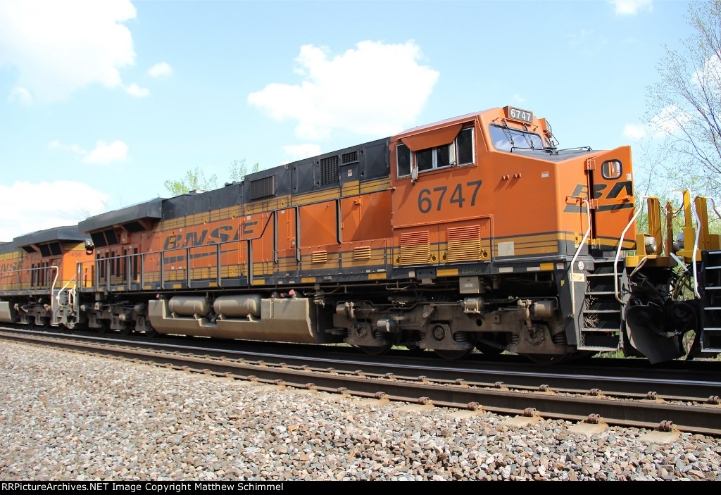 BNSF 6747
